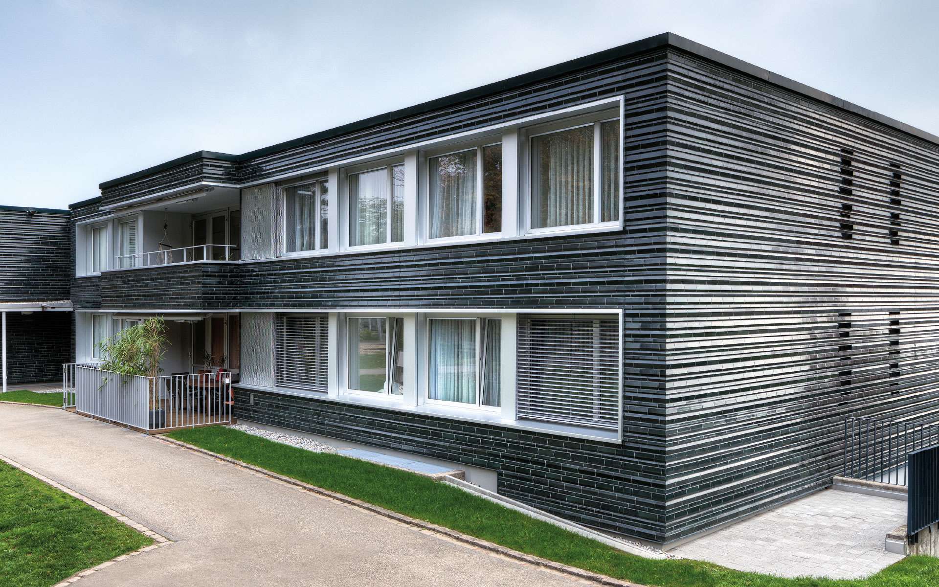 ETICS with ceramic facade panels